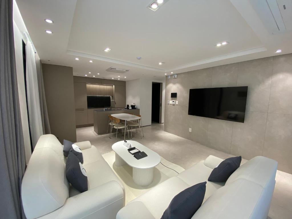 HOTEL THE DESIGNERS LYJ SUITE YEOKSAM - Hotels Korean