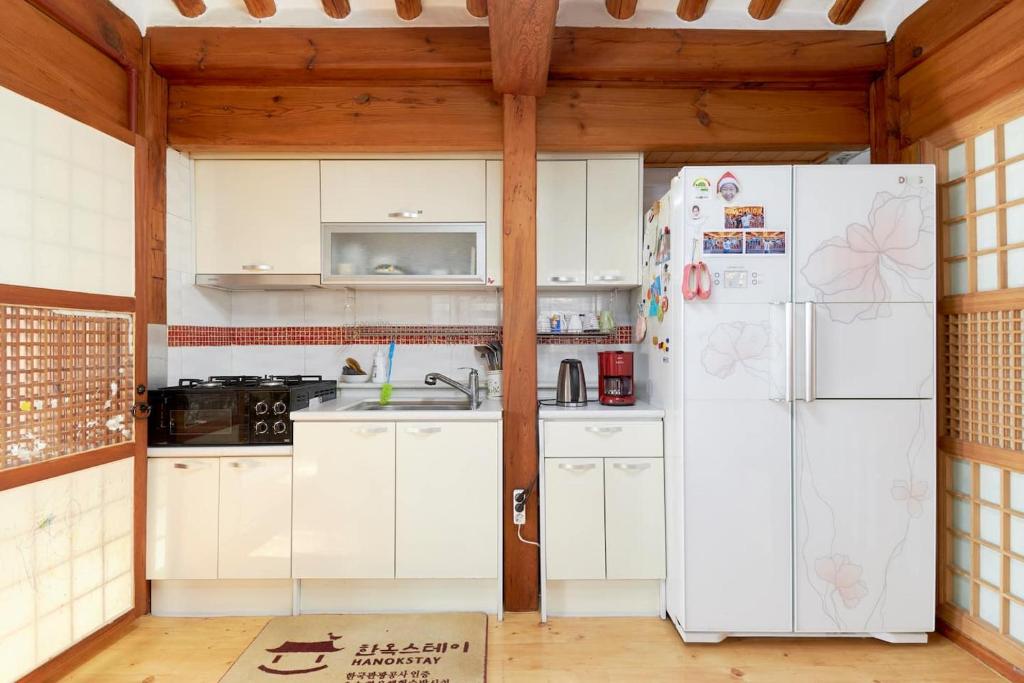 Inwoo Guesthouse - Hotels Korean